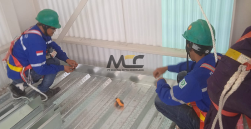 Pemasangan Shear Connector pada Bondek - Konstruksi Bangunan